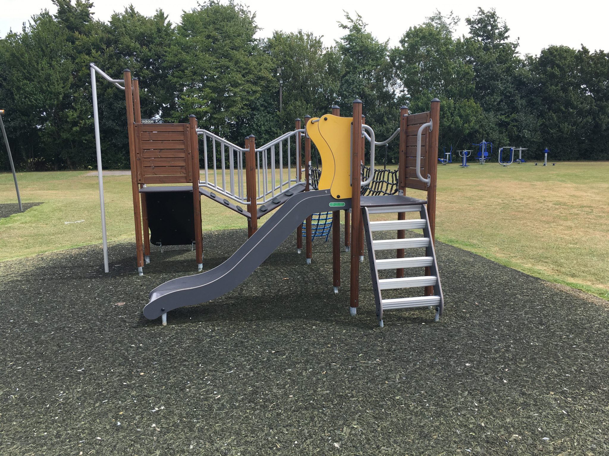 Children’s play equipment and adult gym equipment – Fowlmere Village Hall